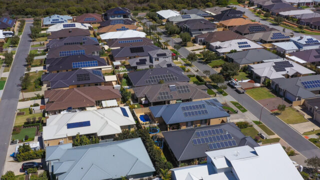 Community batteries, community benefits and the clean energy transition ...